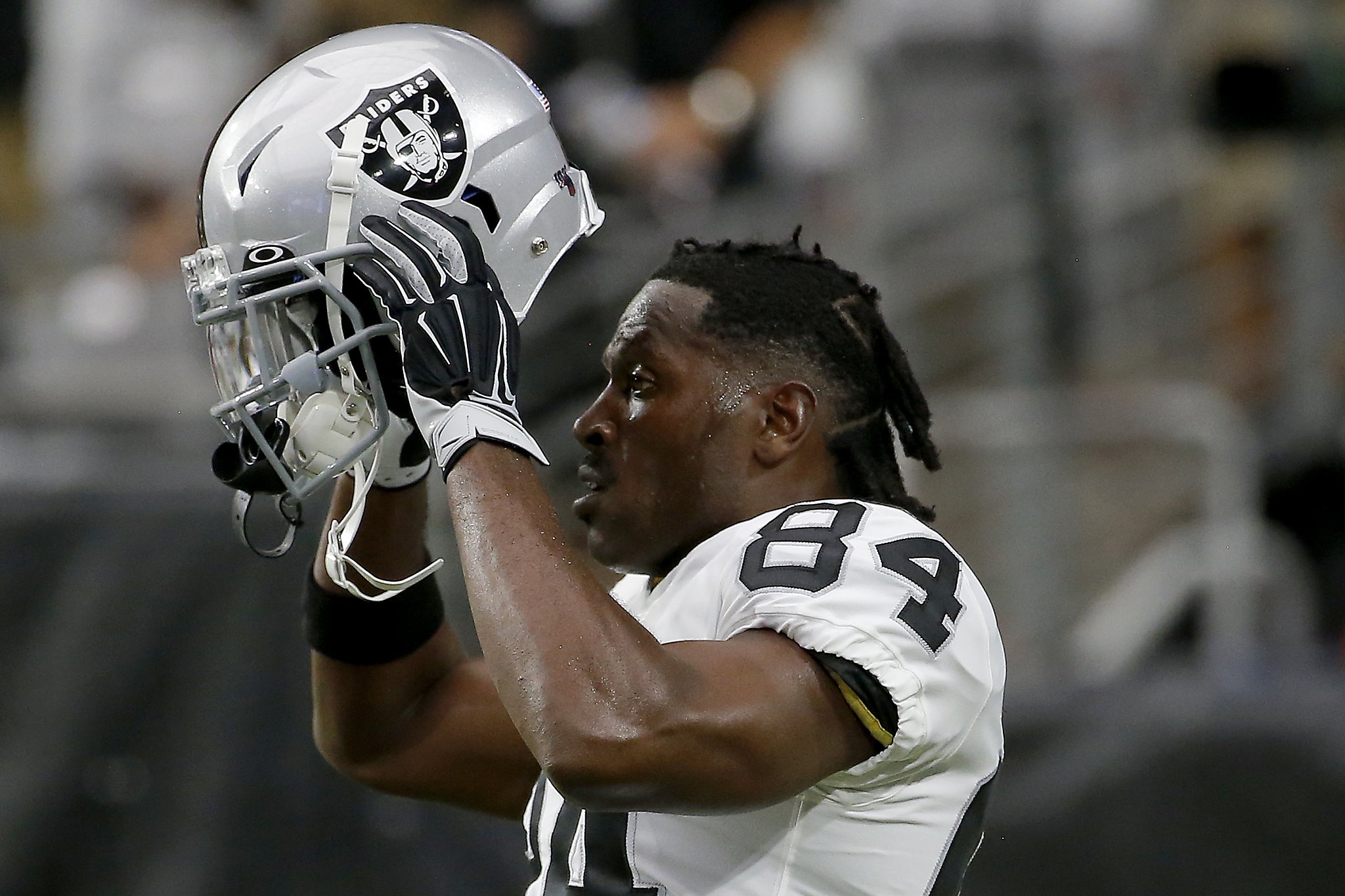 Raiders’ Antonio Brown attends team meeting; helmet still an issue ...