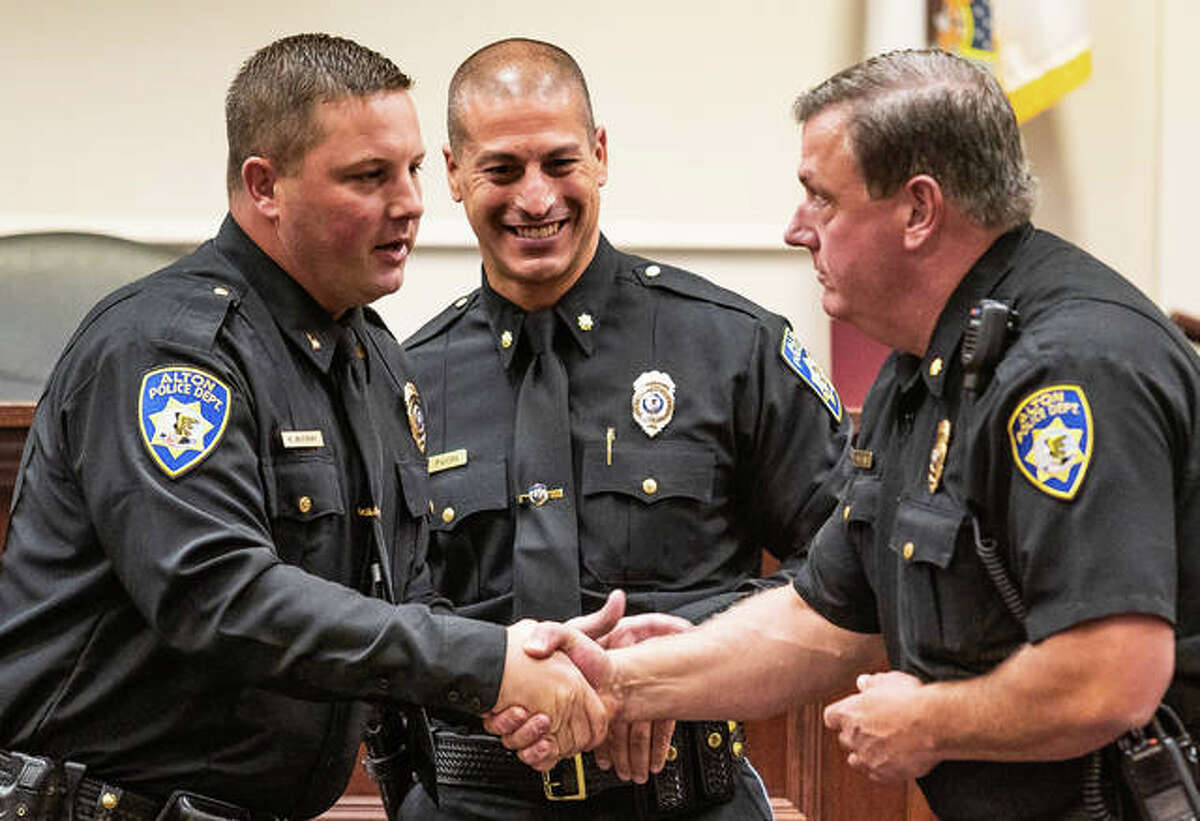 Alton police promote 4 to leadership roles, as deputy chief takes job ...