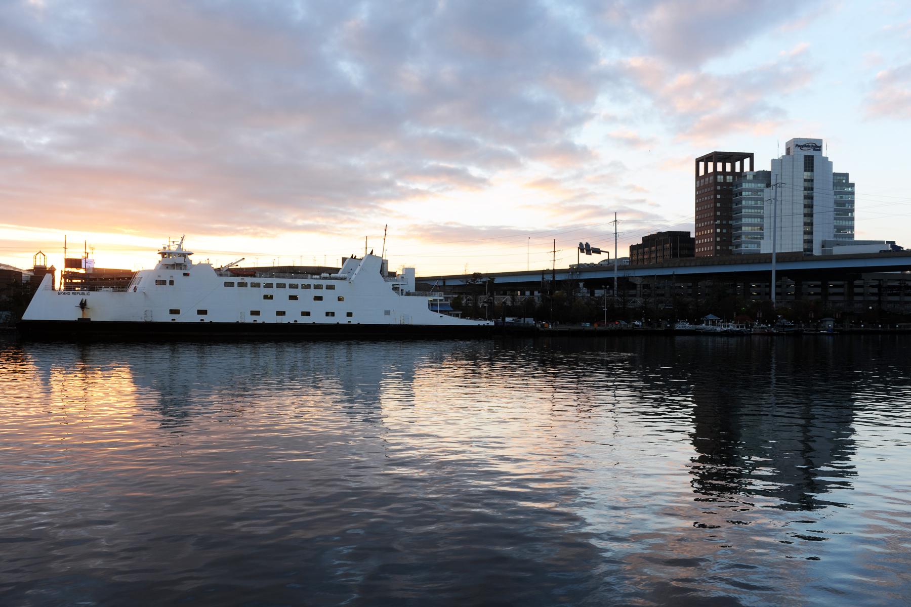 Officials: Person jumped from Grand Republic Ferry Boat in Bridgeport