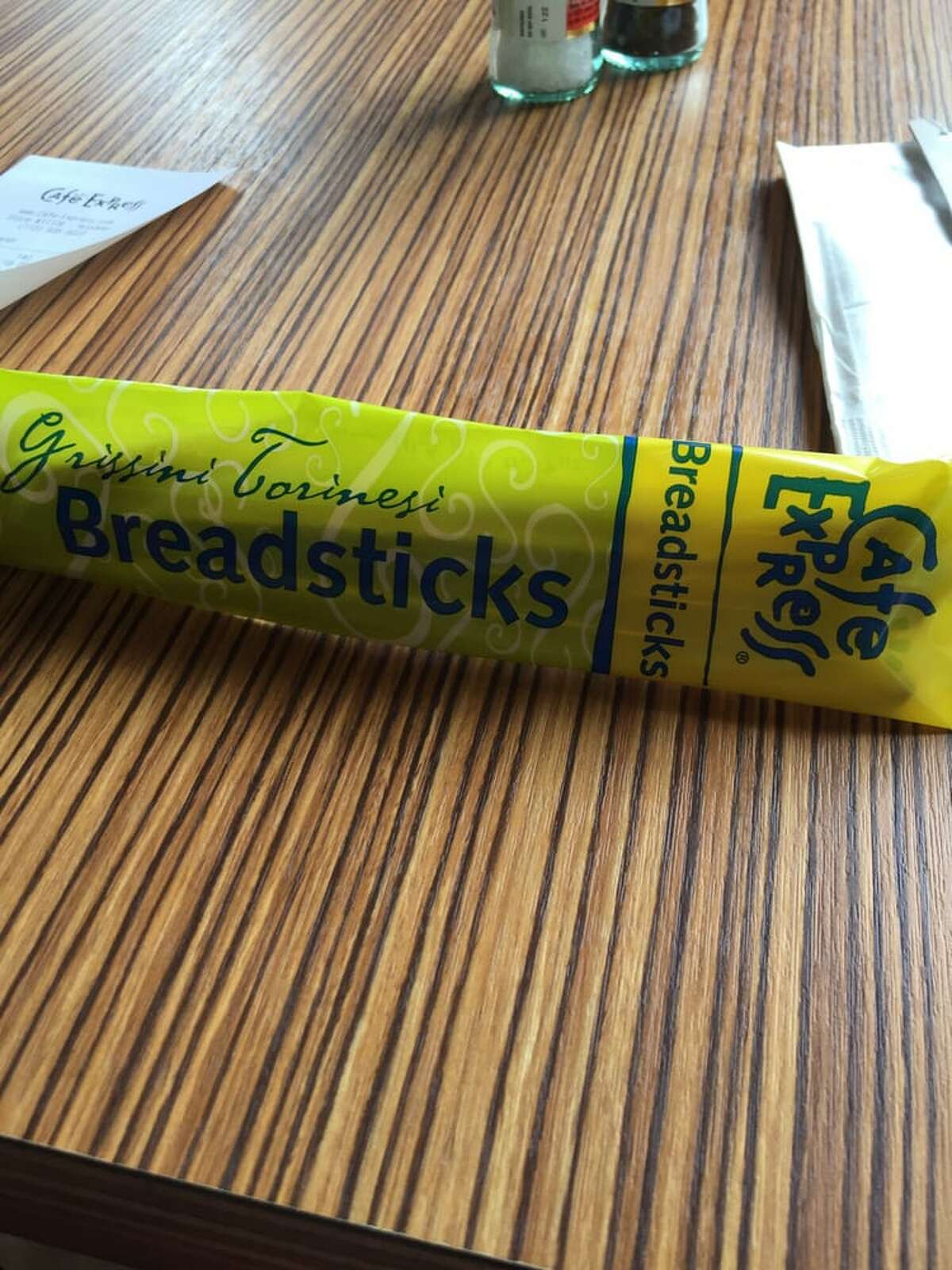 An unofficial ranking of the best complimentary bread at chain restaurants