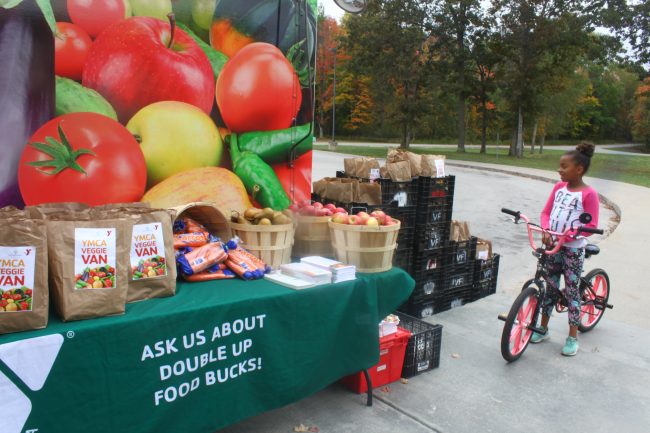 Veggie van visits school
