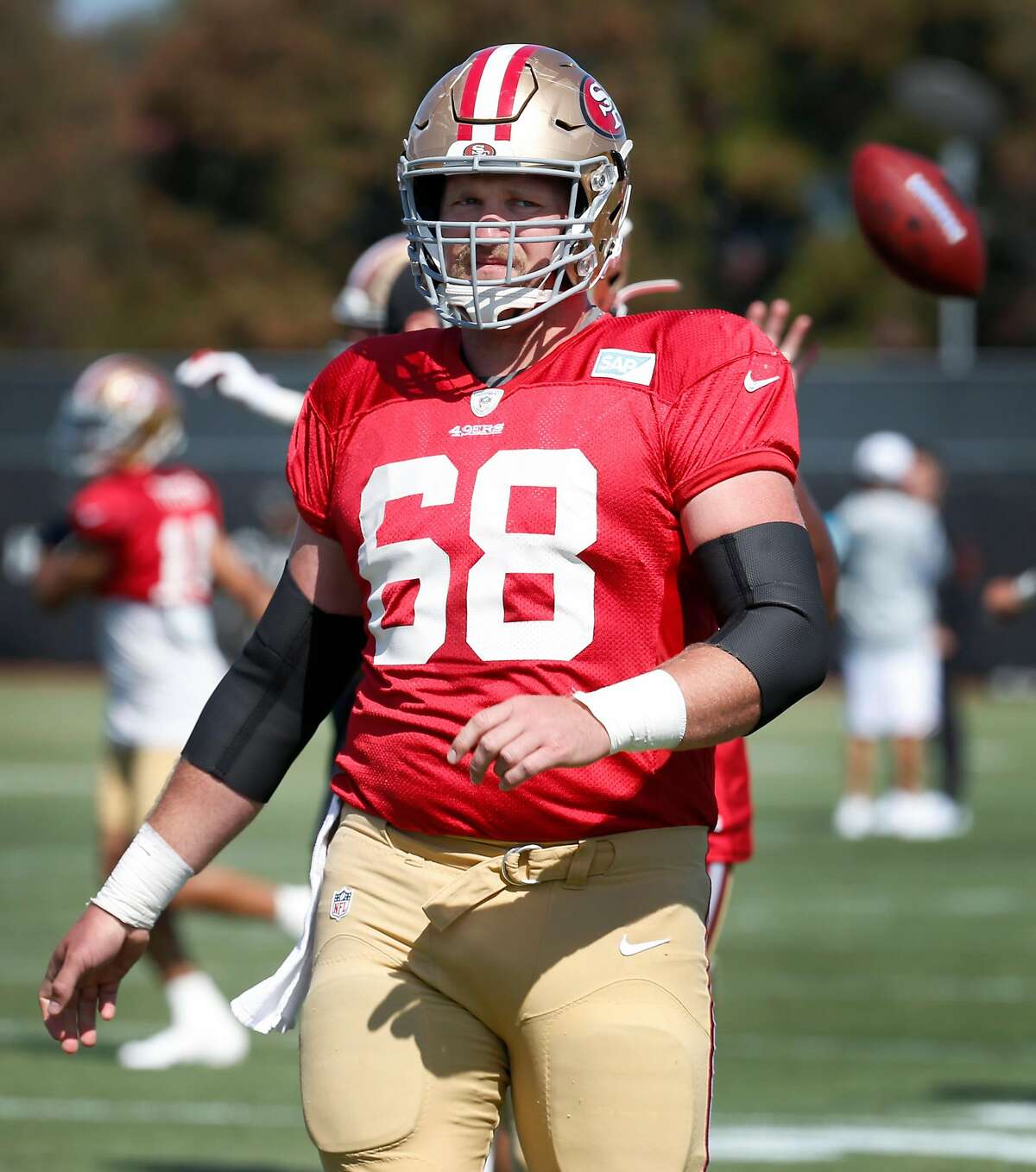 49ers starting right guard Mike Person avoids serious injury; fight ...