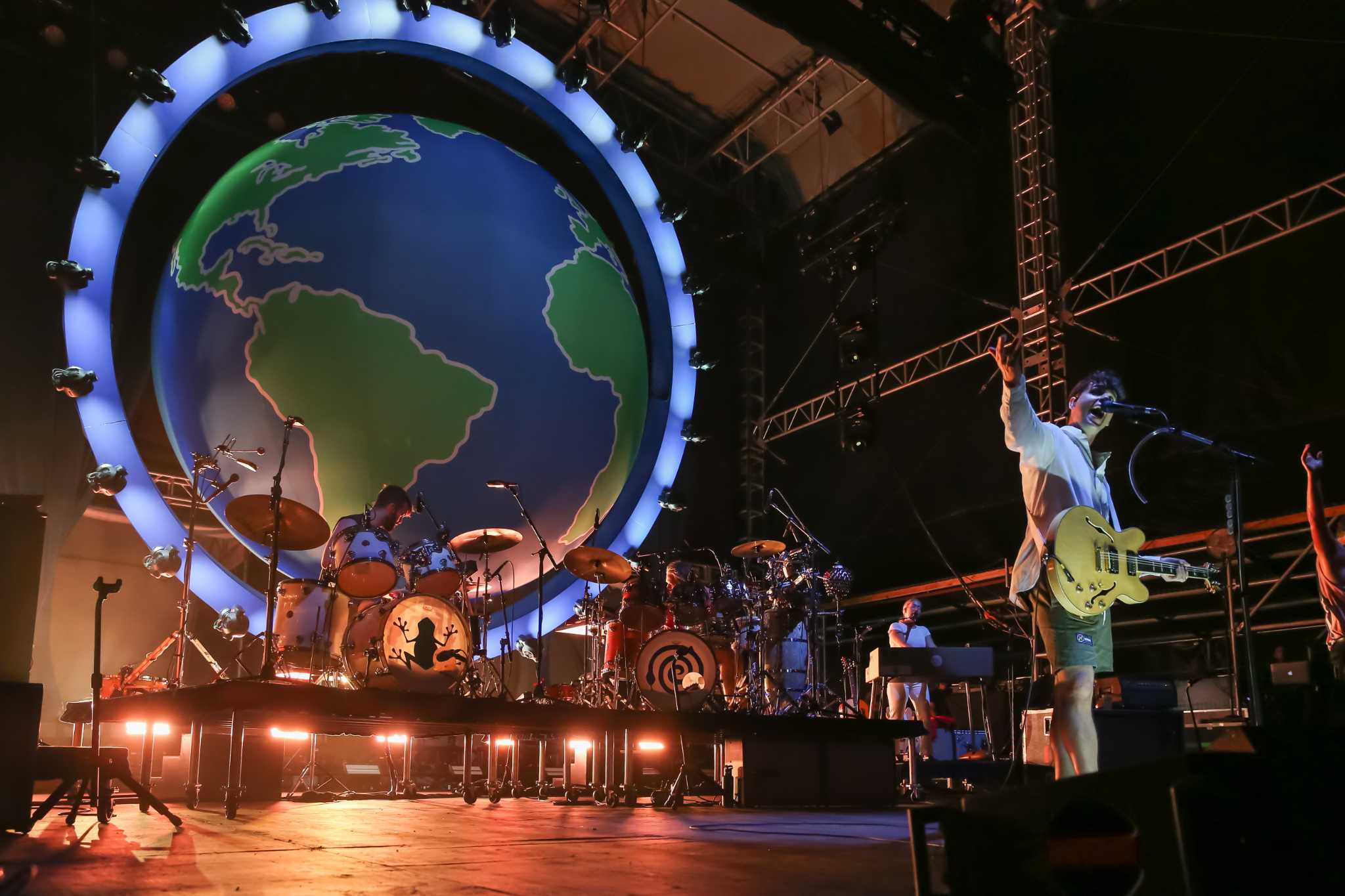 Vampire Weekend sinks its teeth into Houston