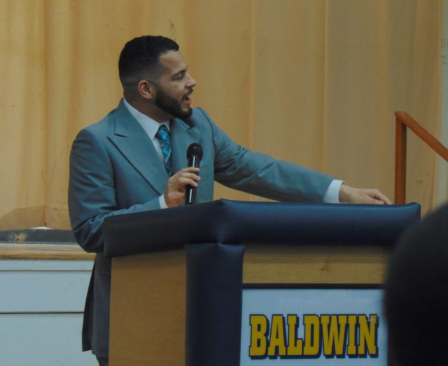 Duane Roberts recognized as Giant Award winner