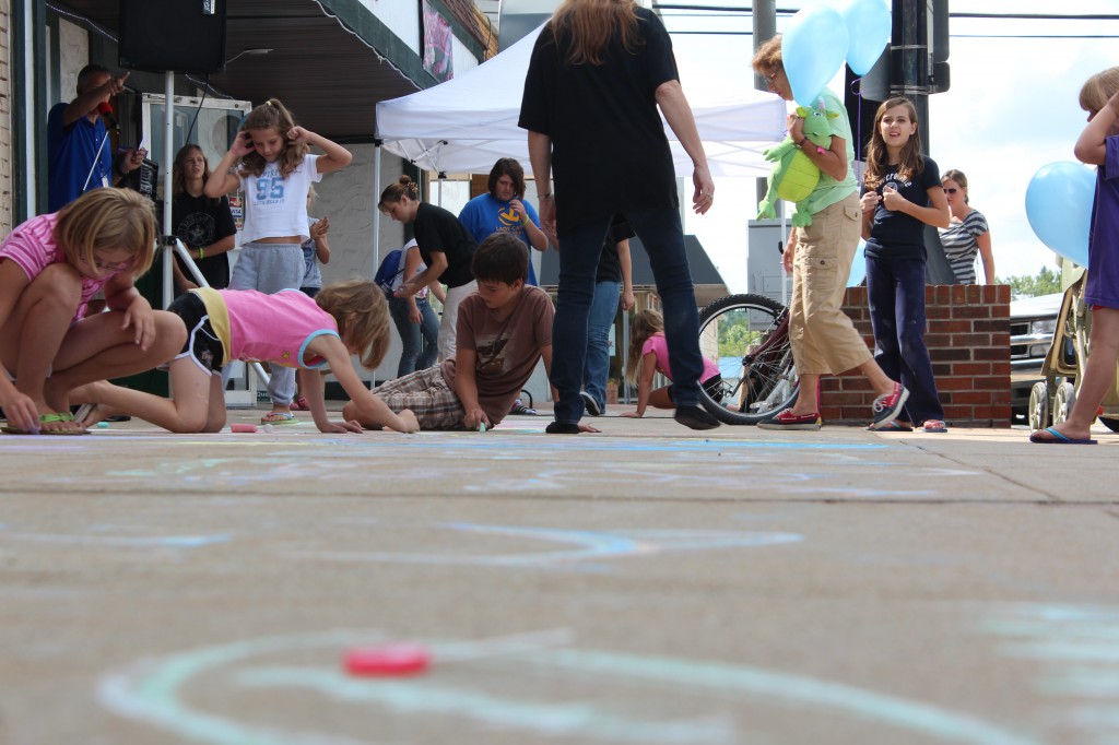 Evart residents chalk the town