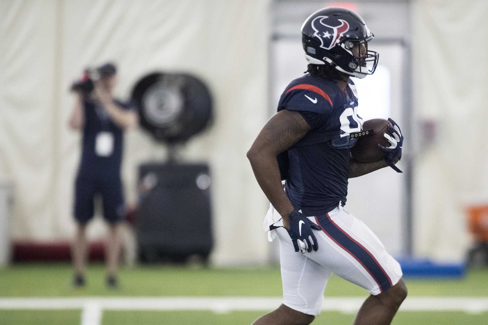 Versatile Jordan Akins has the bases covered with Texans