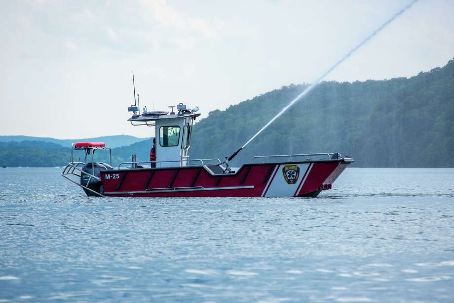 New fire/rescue boat now in service on Candlewood Lake - NewsTimes