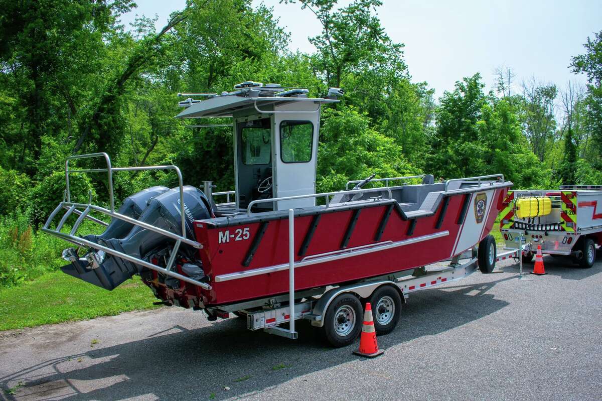 New fire/rescue boat now in service on Candlewood Lake