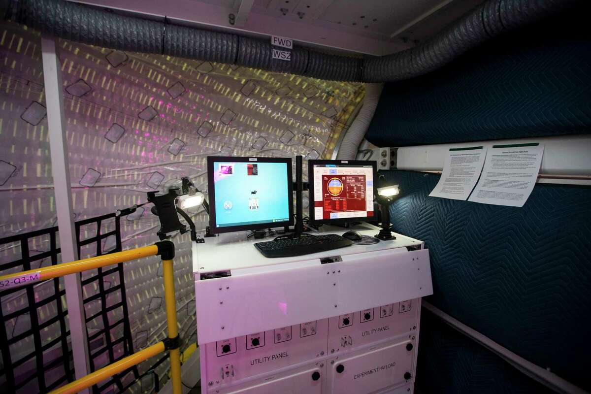 Sierra Nevada unveils giant habitat that could be used for moon ...