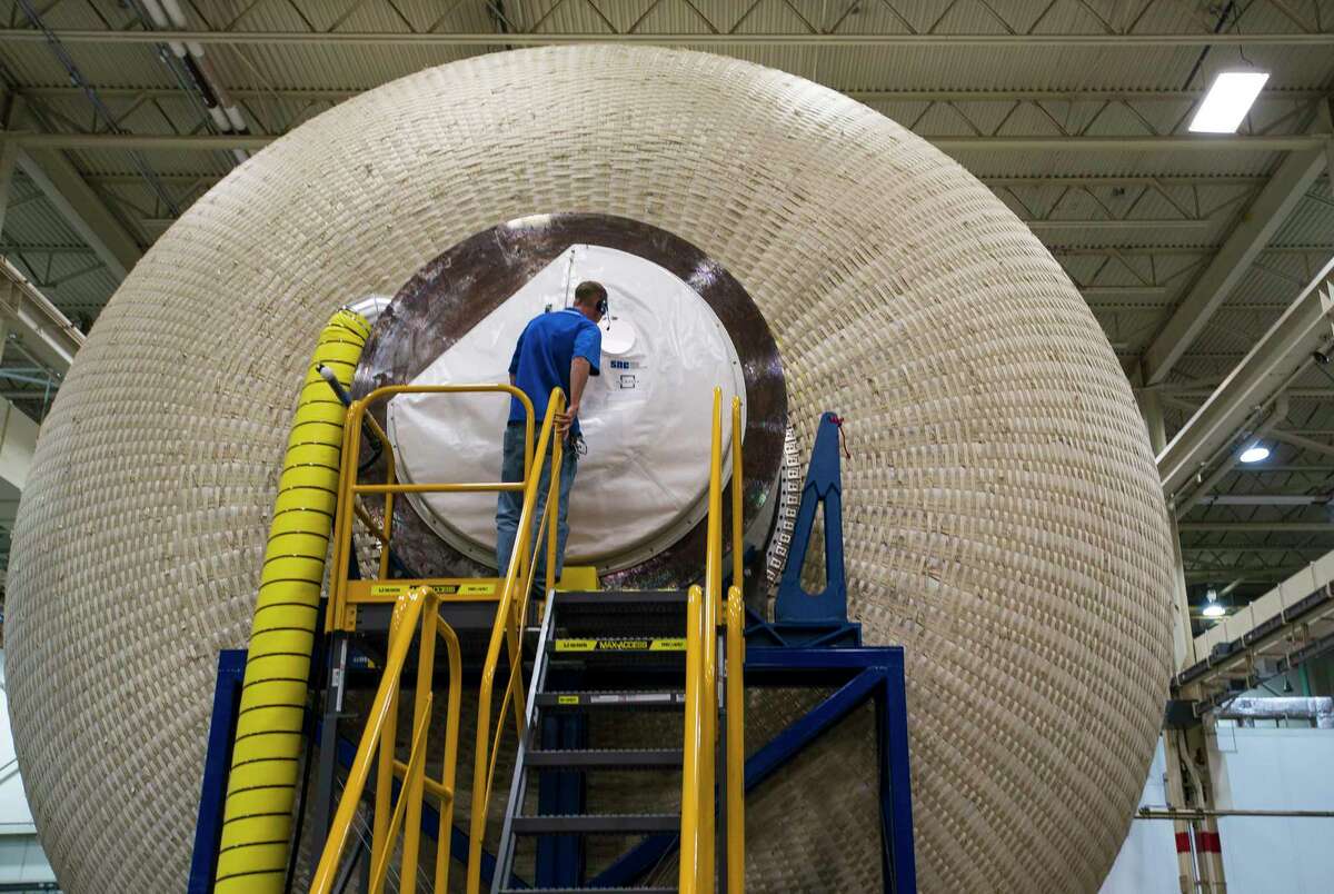 Sierra Nevada unveils giant habitat that could be used for moon ...