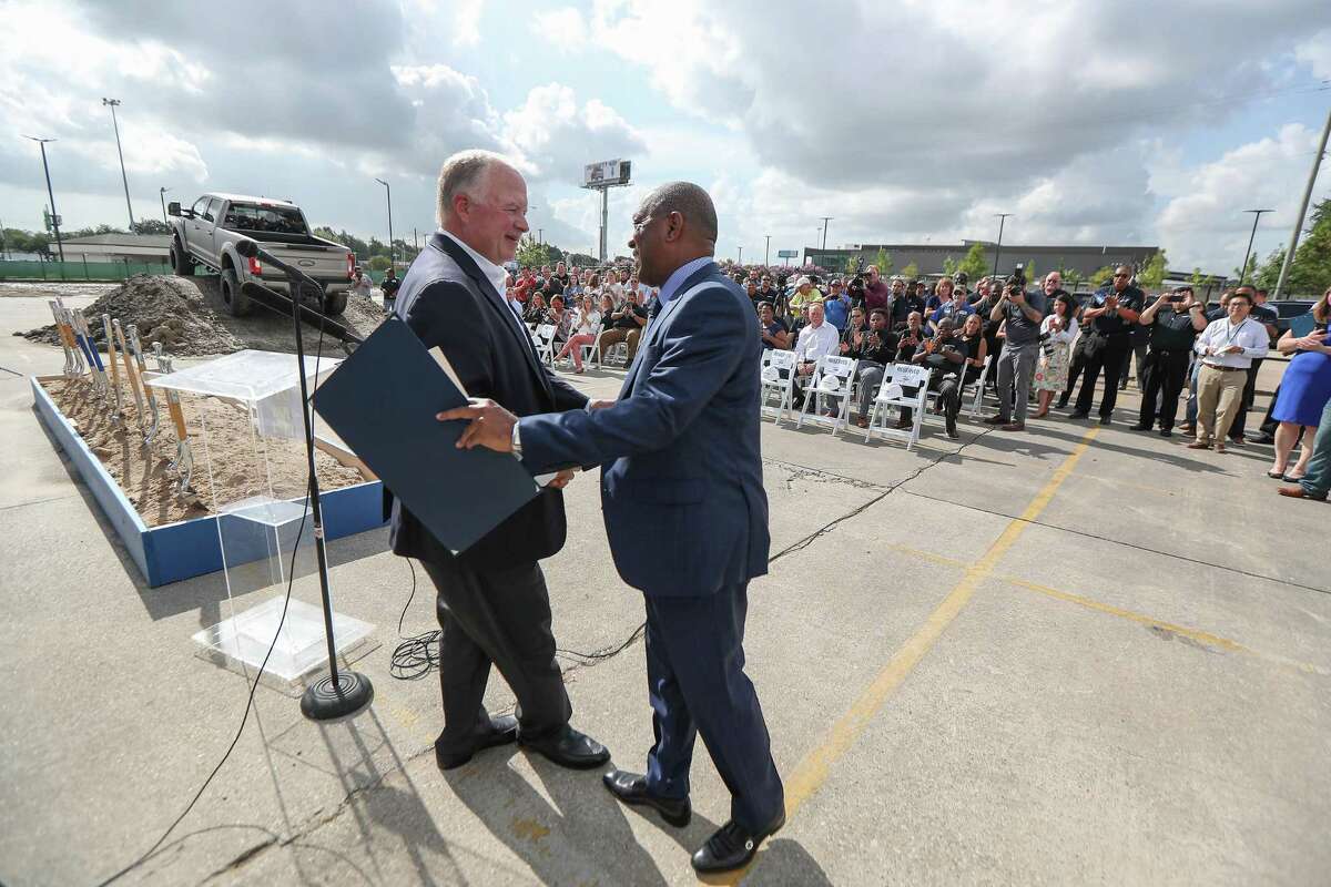 Doggett breaks ground on Ford dealership as new vehicle sales slow