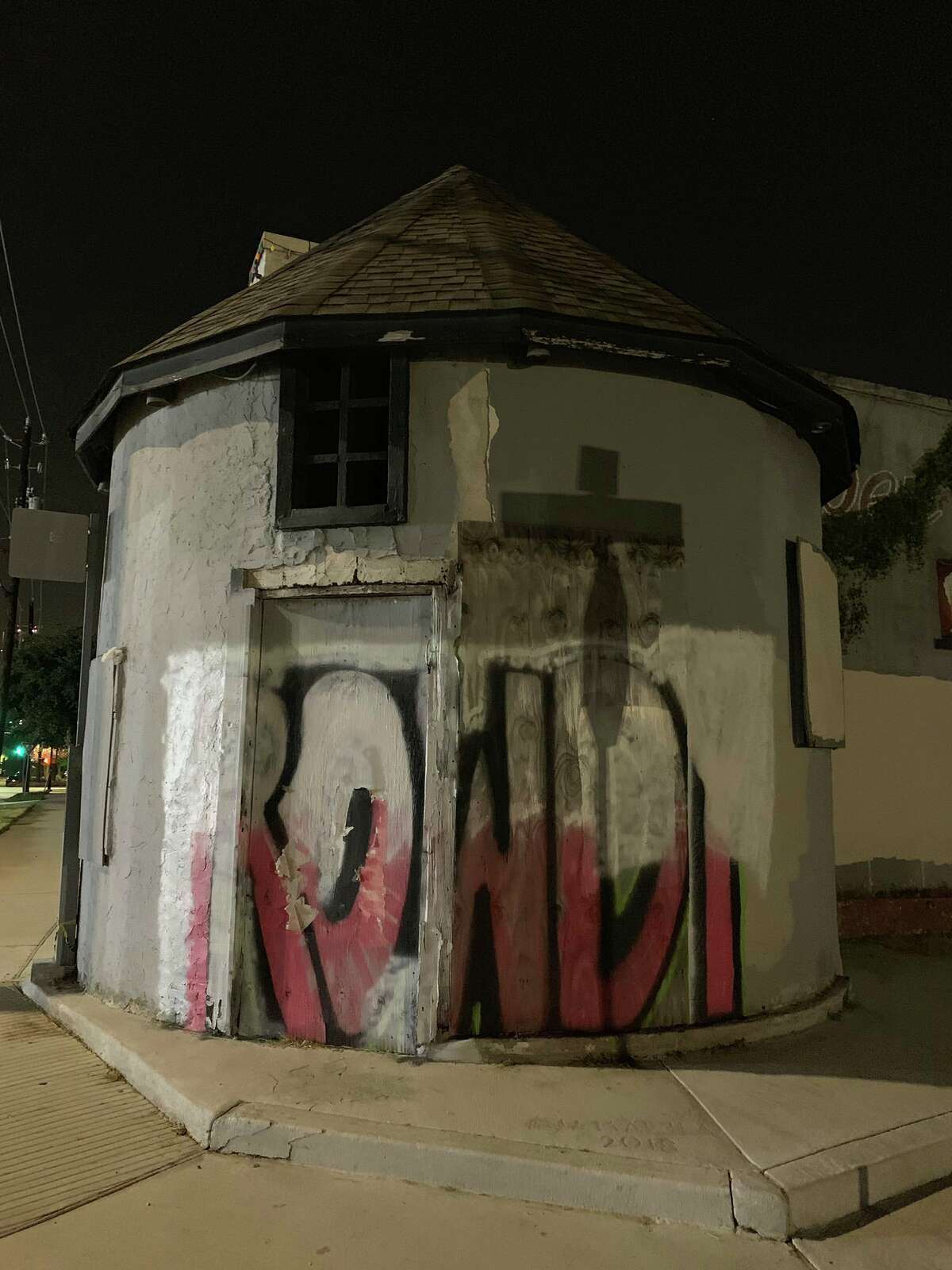 Who is Rowdy? Why Houston residents are tracking this graffiti artist's ...