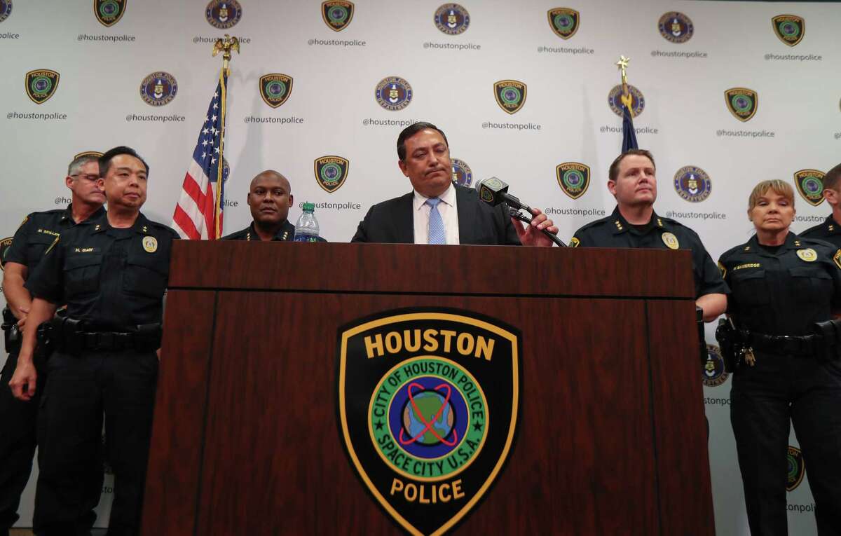 Former HPD officer charged with murder in botched raid at Harding ...