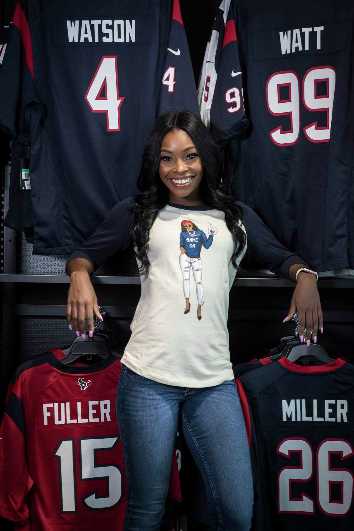 Illustrator fashions gear for female Texan fans