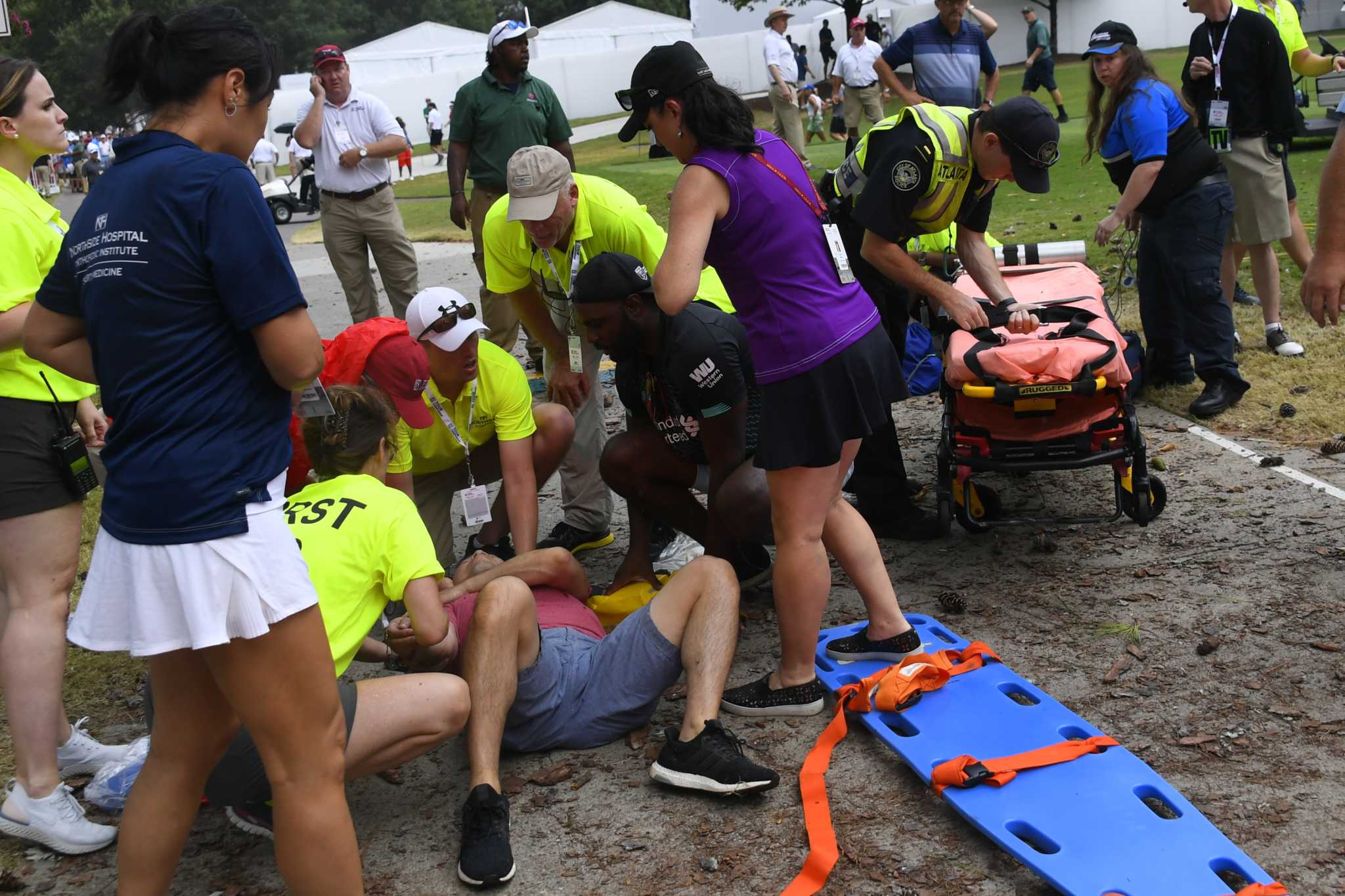 Lightning strike causes 6 injuries