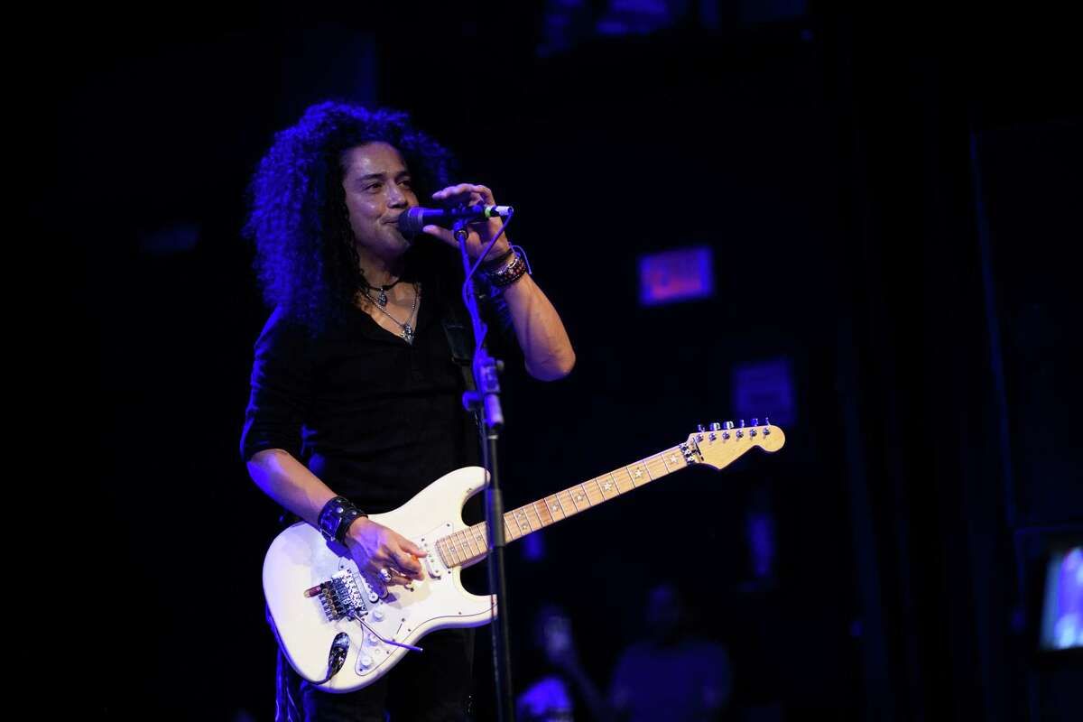 Chris Perez resurrects the rock in Houston