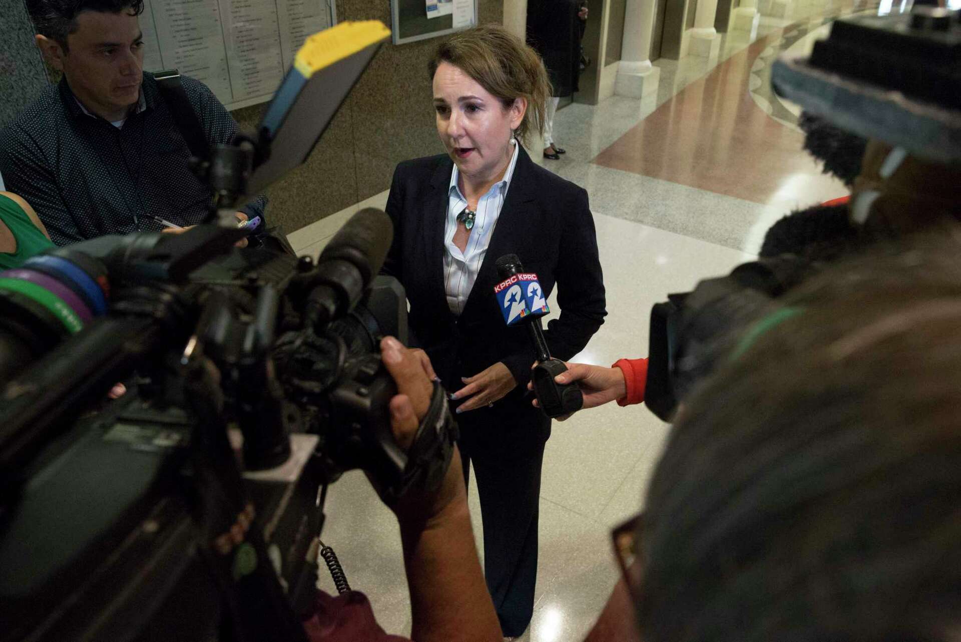 Ex-HPD officer Goines appears in court days after being charged with ...