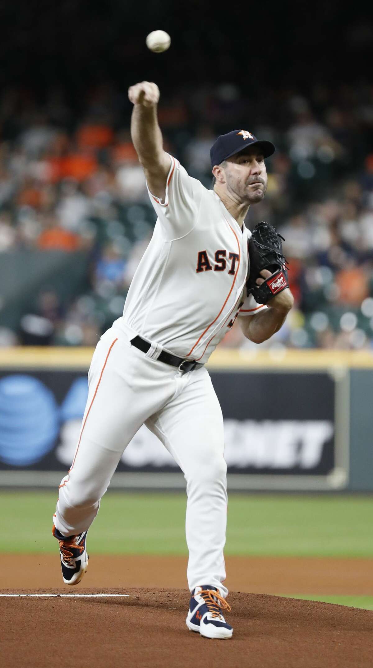 Astros demolish Rays, 15-1