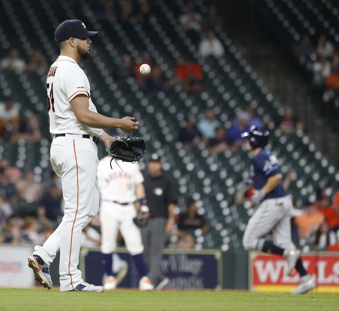 Astros pick up Gerrit Cole, top Rays for 6th consecutive win