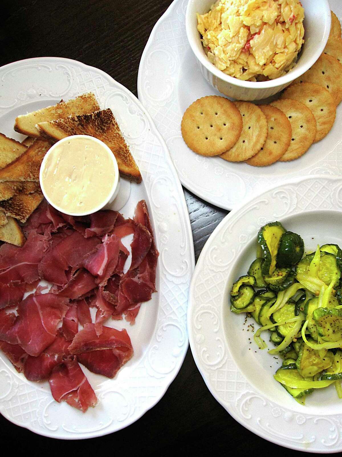 Review: Fontaine’s Southern Diner & Bar finds 2-star comfort zone near ...