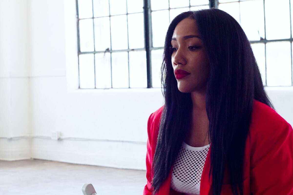 Facebook Live: Urban pop singer Tia Gold joins us for a Christmas serenade