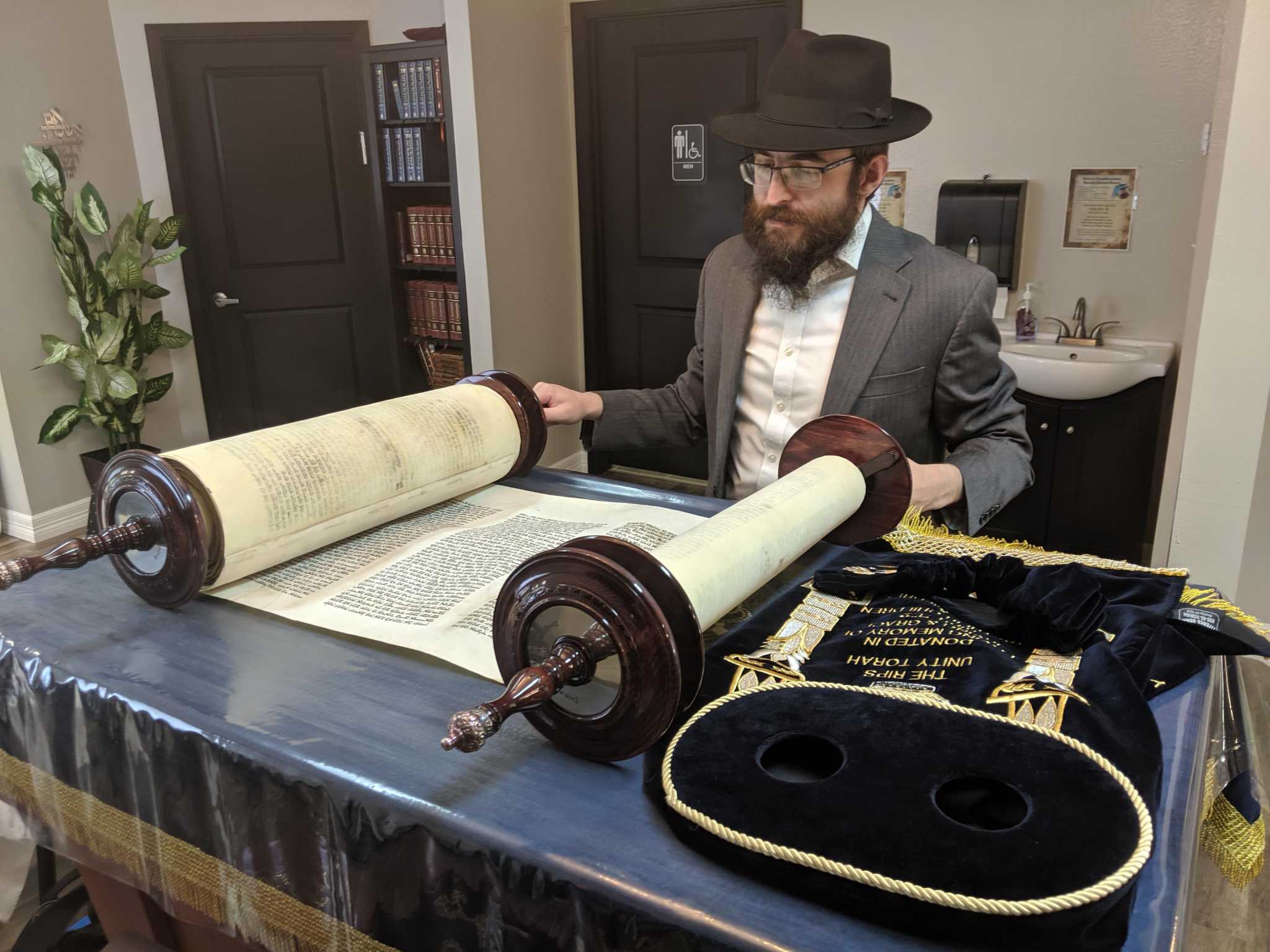 Chabad of The Woodlands celebrates milestone with new Torah