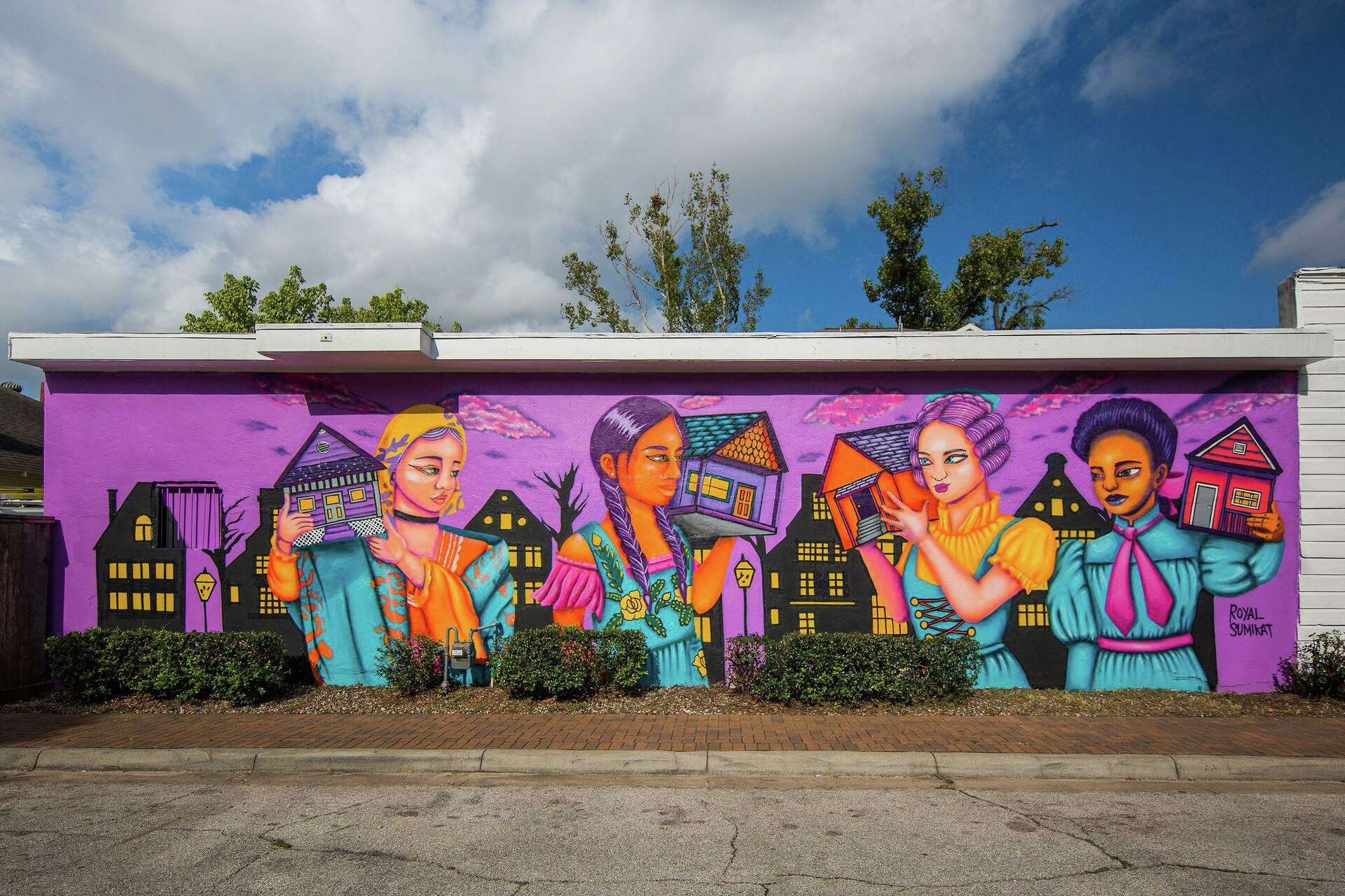 See art (and social distance) with a driving tour of Houston murals