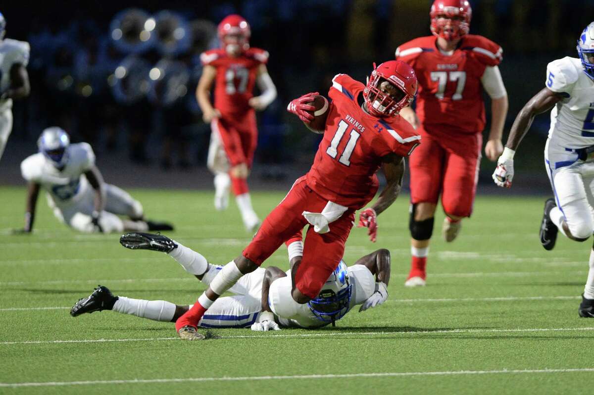 Dulles football players appreciate continuity with Byrd, coaching staff