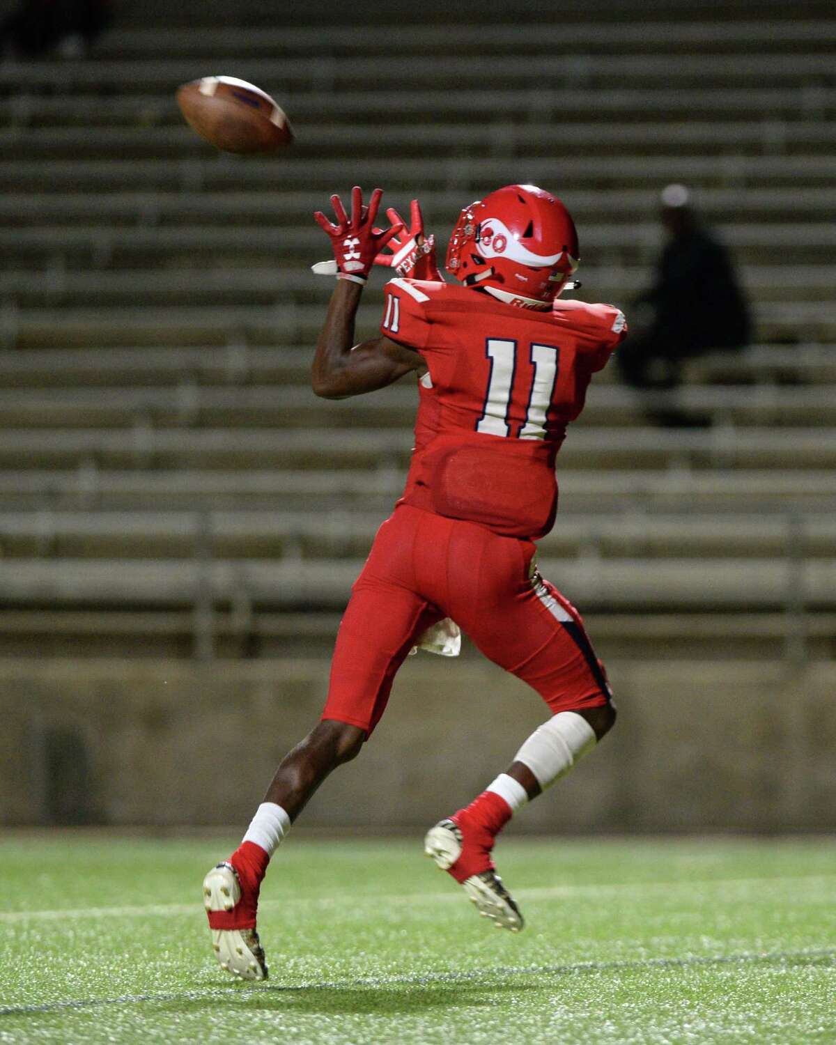 Dulles football players appreciate continuity with Byrd, coaching staff