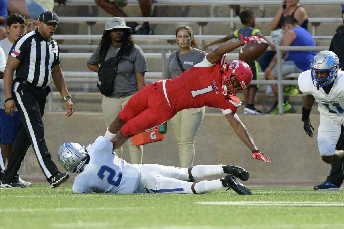 Dulles football players appreciate continuity with Byrd, coaching staff