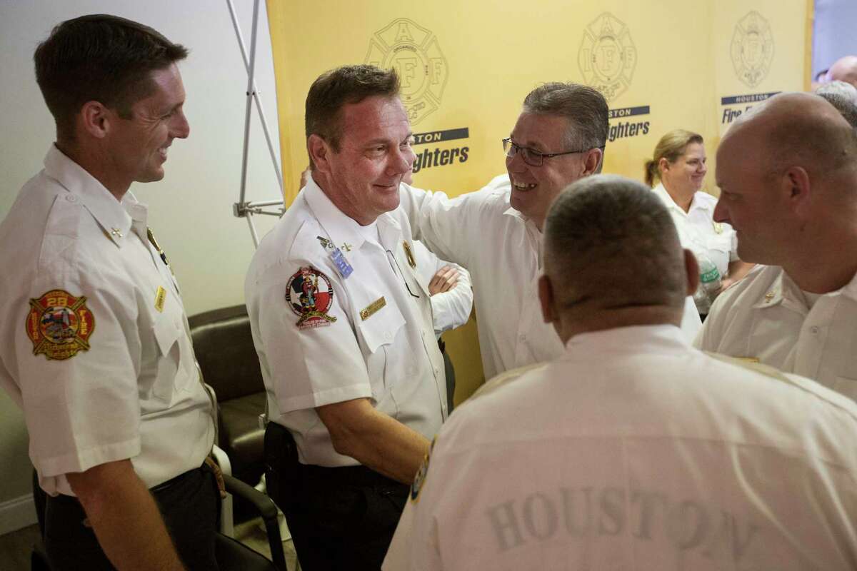 Firefighters plan ‘no confidence’ vote on Chief Peña