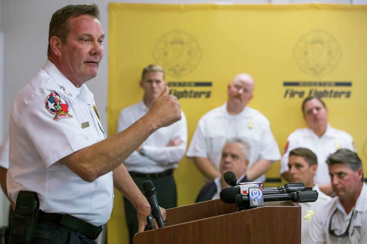 Firefighters plan ‘no confidence’ vote on Chief Peña