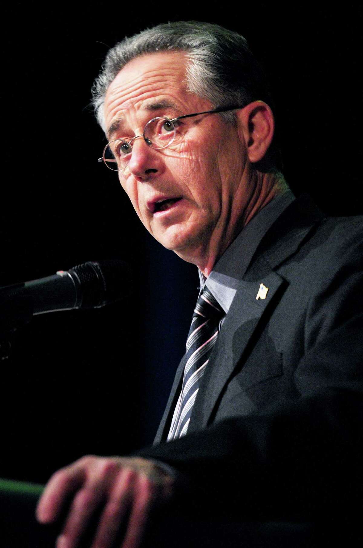 Federal judge says estate of dead officer can sue East Haven