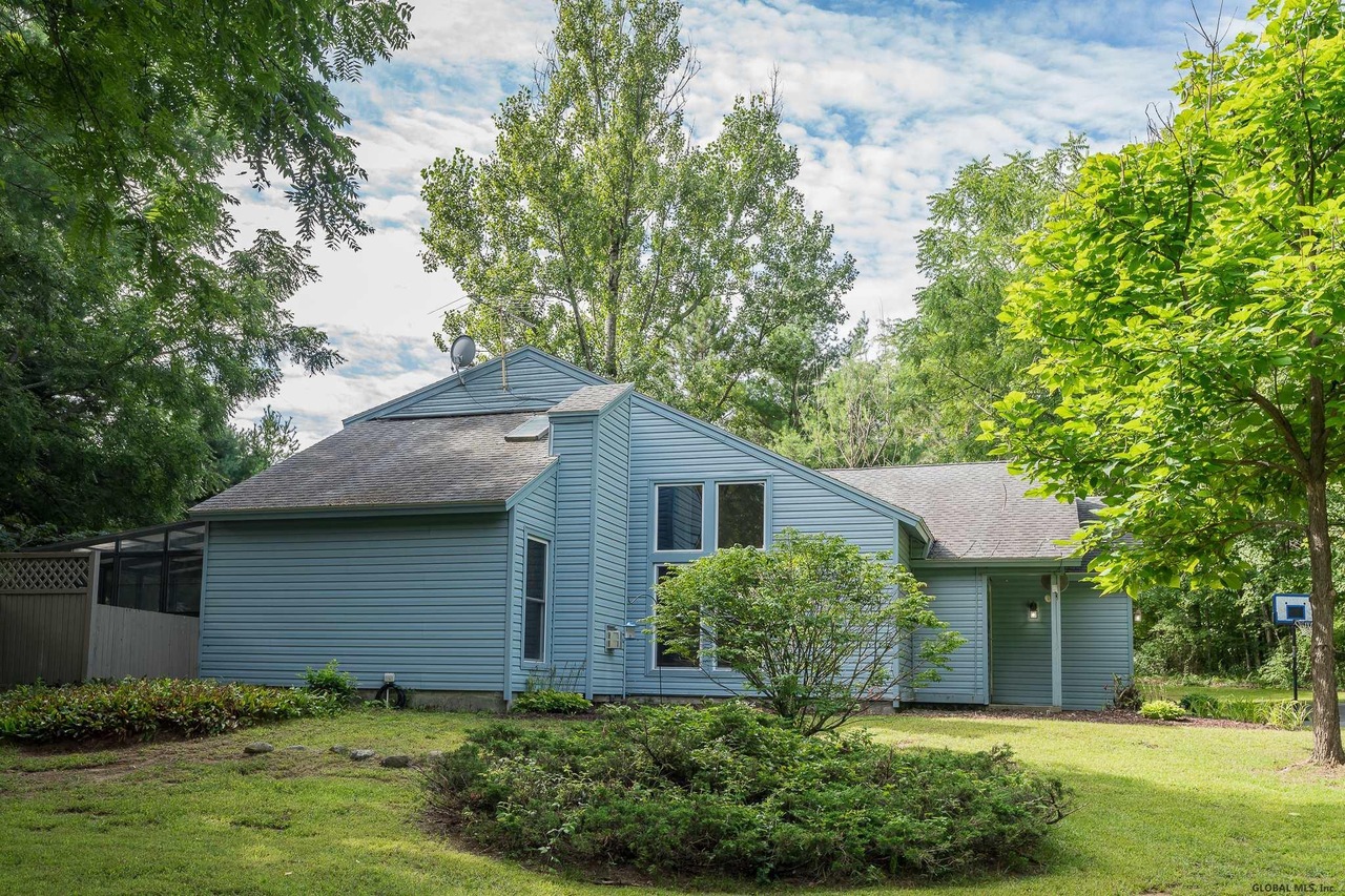 On the market: 4 homes around $250K