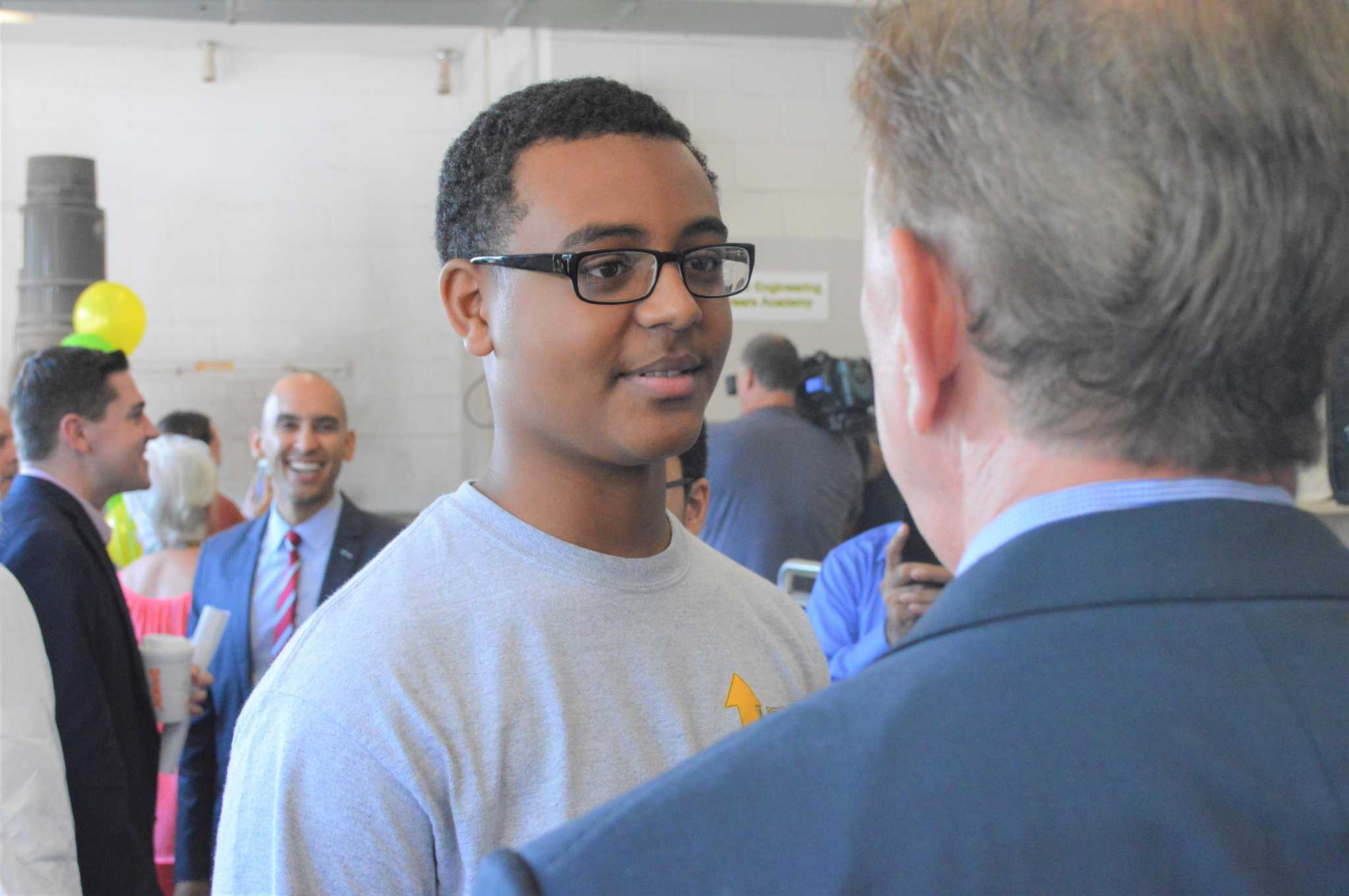 Hamden High program puts students on fast track to careers in ...