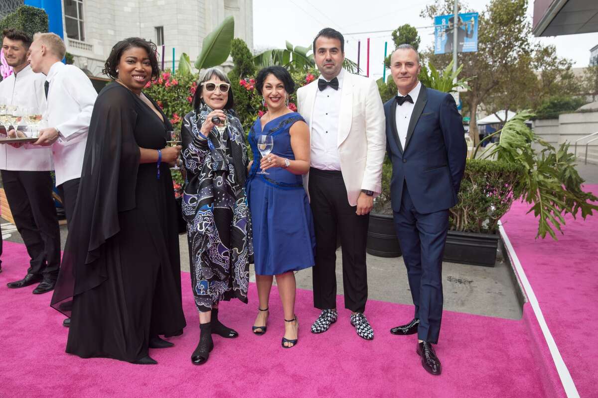 San Francisco society turns out for symphony gala