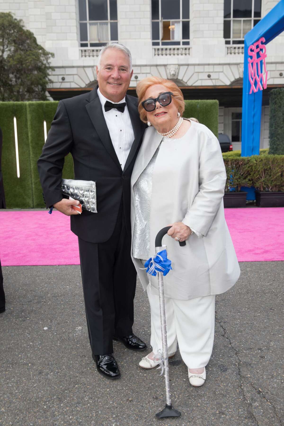 San Francisco society turns out for symphony gala