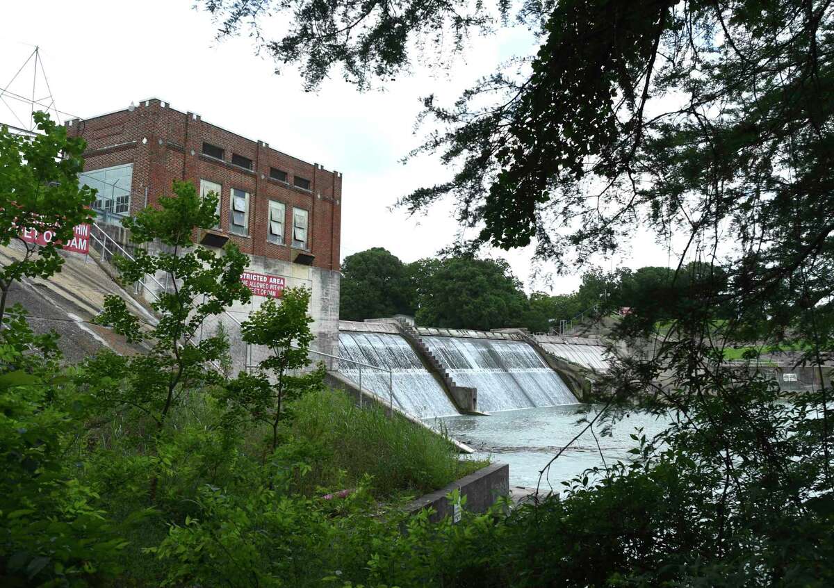 Property owners sue to stop GBRA from draining their lakes