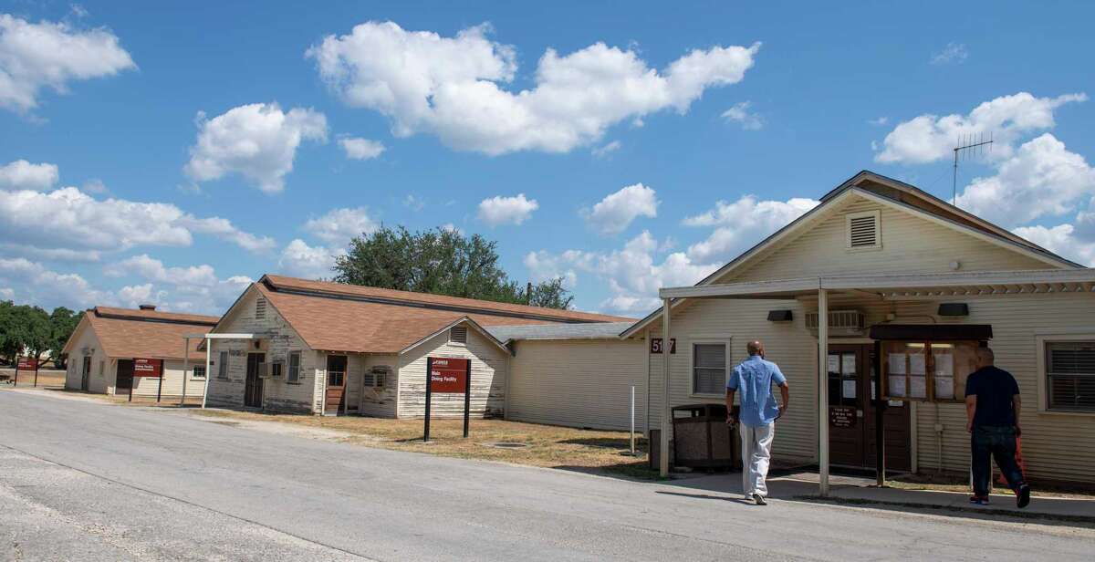 Replacement delayed by border wall, Camp Bullis’ vintage dining hall still feeds GIs