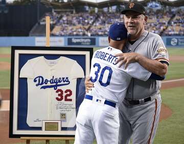 Giants’ Bruce Bochy receives high praise from Vin Scully, Sandy Koufax