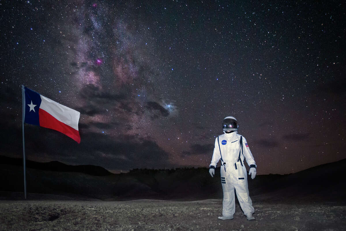 Photographer captures Texas night sky like you've never seen before