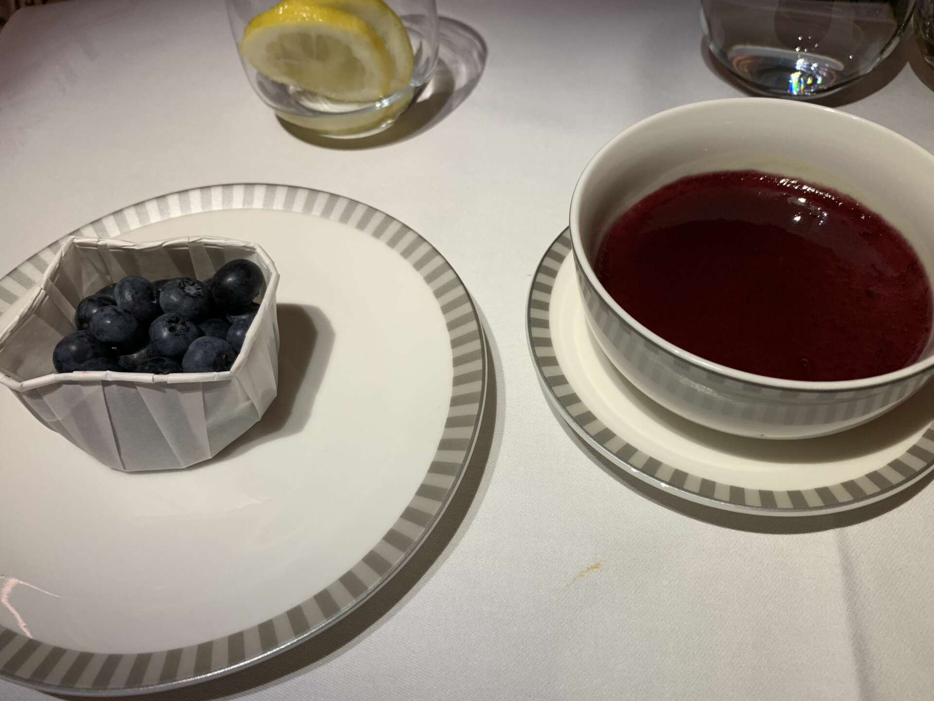 Singapore Airlines takes off from Seattle [PHOTOS]