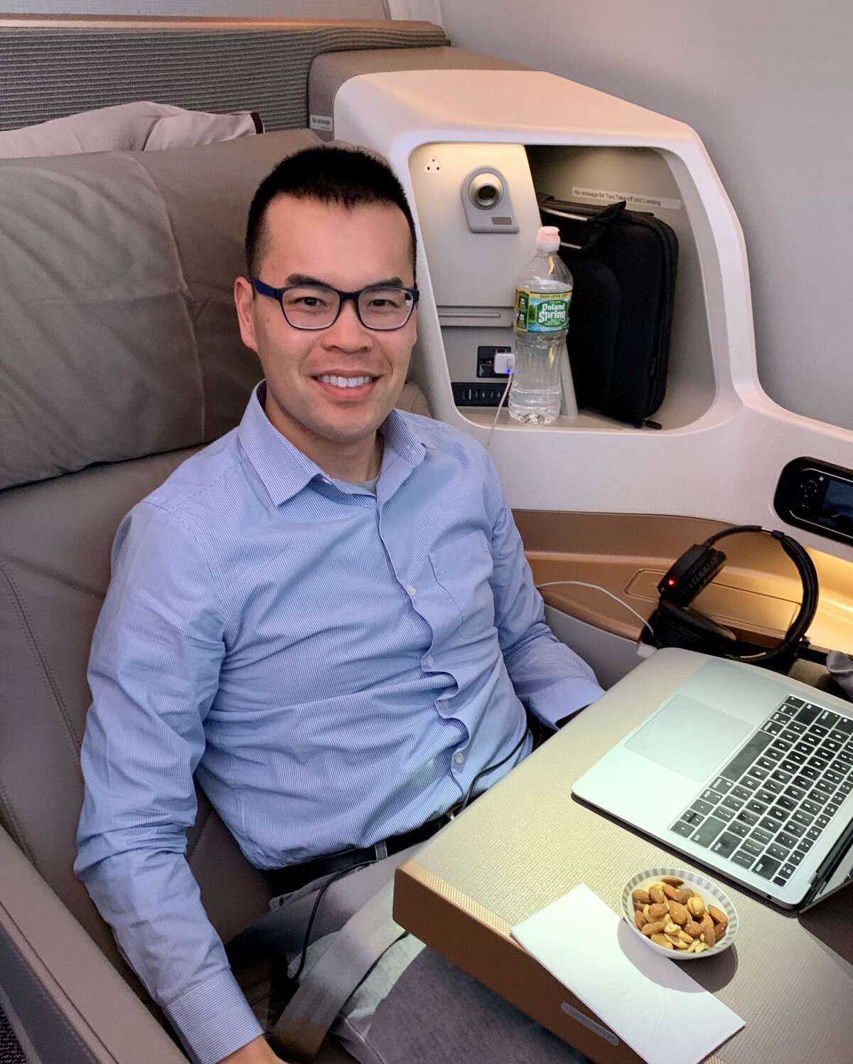 Singapore Airlines takes off from Seattle [PHOTOS]