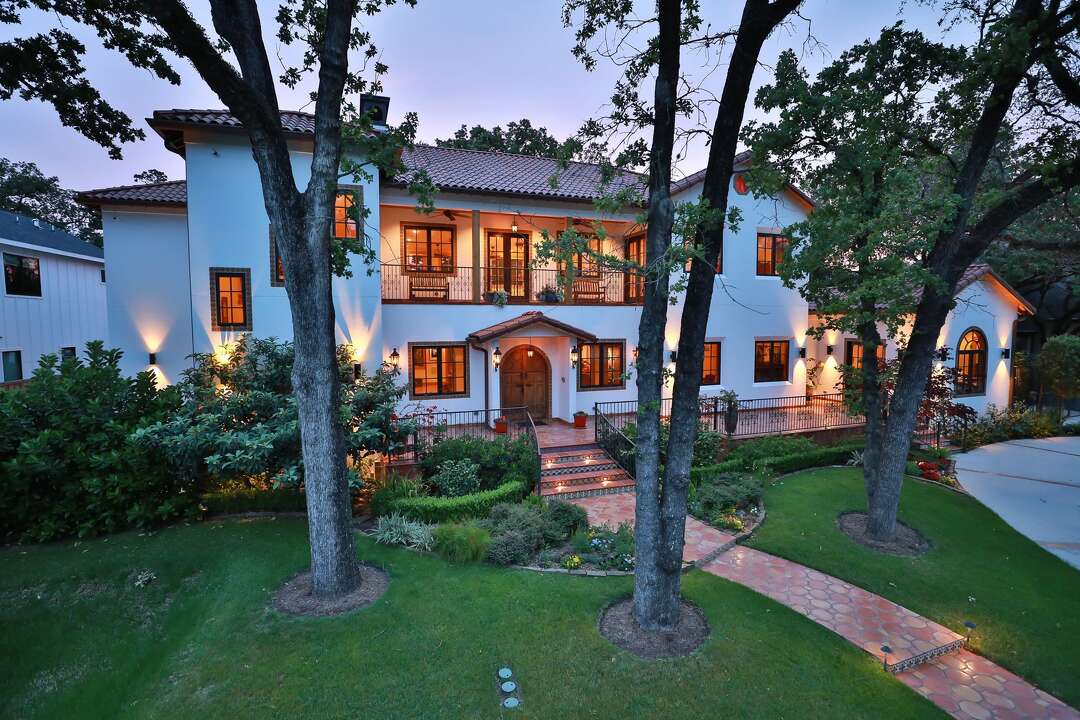 Ultra-chic Spanish-Colonial hacienda home will have you feeling like ...