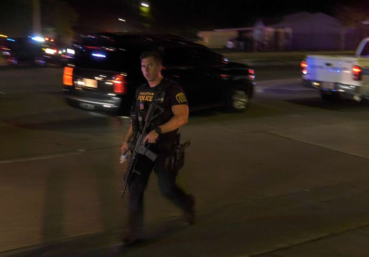 Hpd Officer Shot Near Old Spanish Trail And One Suspect Killed