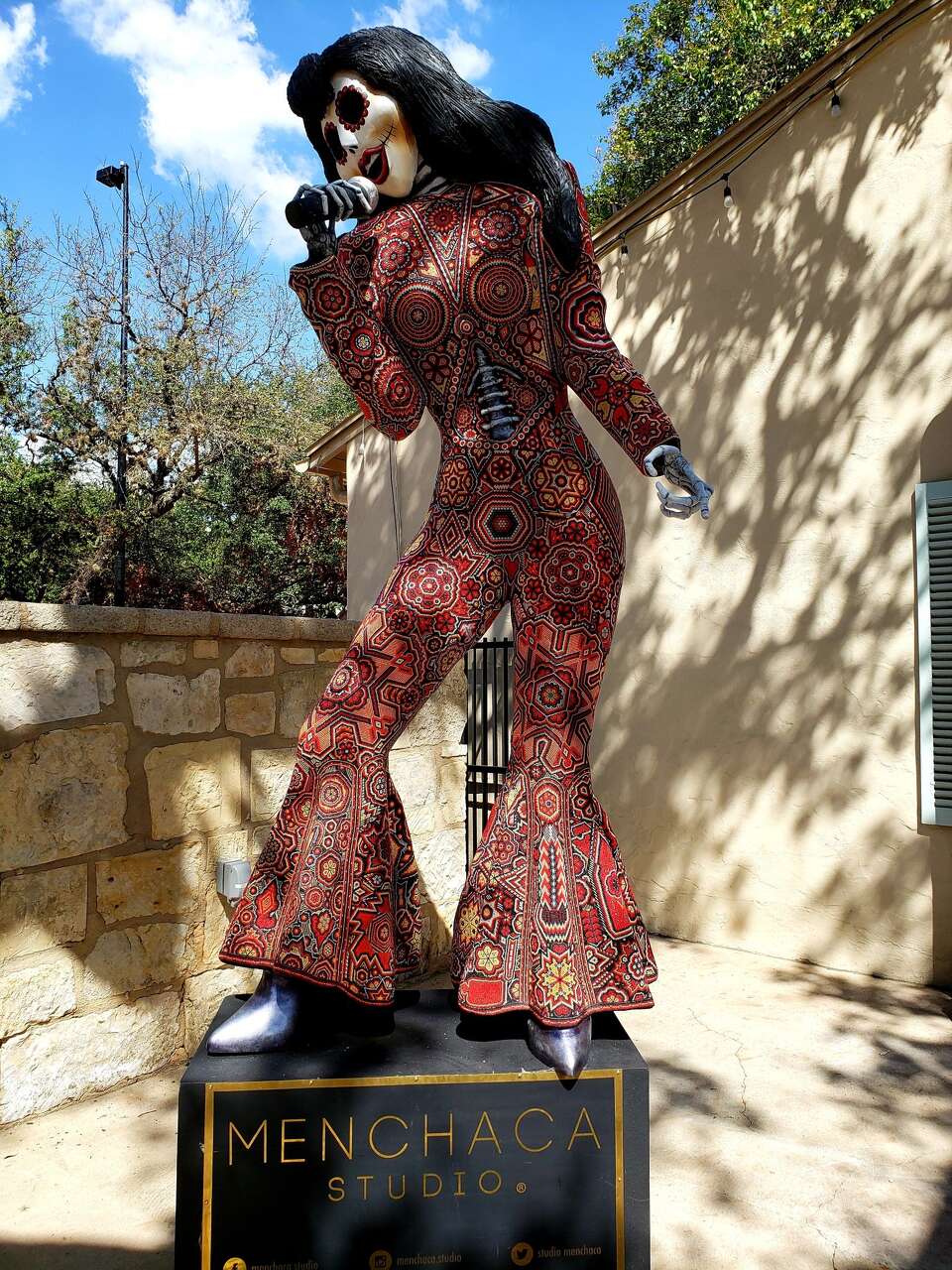 Selena Día de los Muertos 'catrina' unveiled at La Villita, returning ...