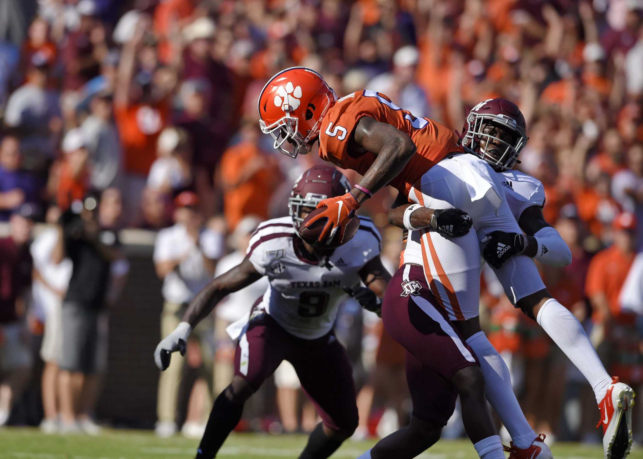 A&M’s Roney Elam sticks around, and it pays off