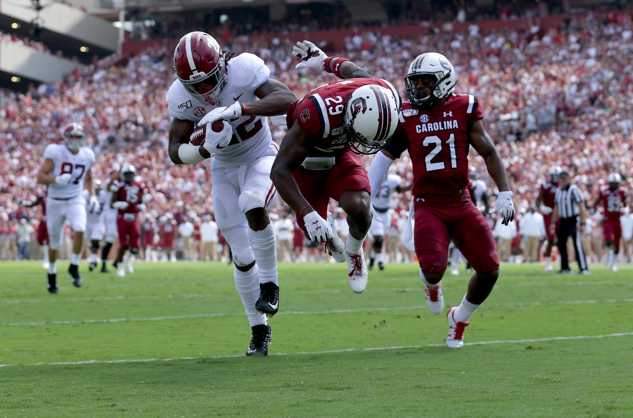 Tua Tagovailoa, Najee Harris lead No. 2 Alabama over South Carolina
