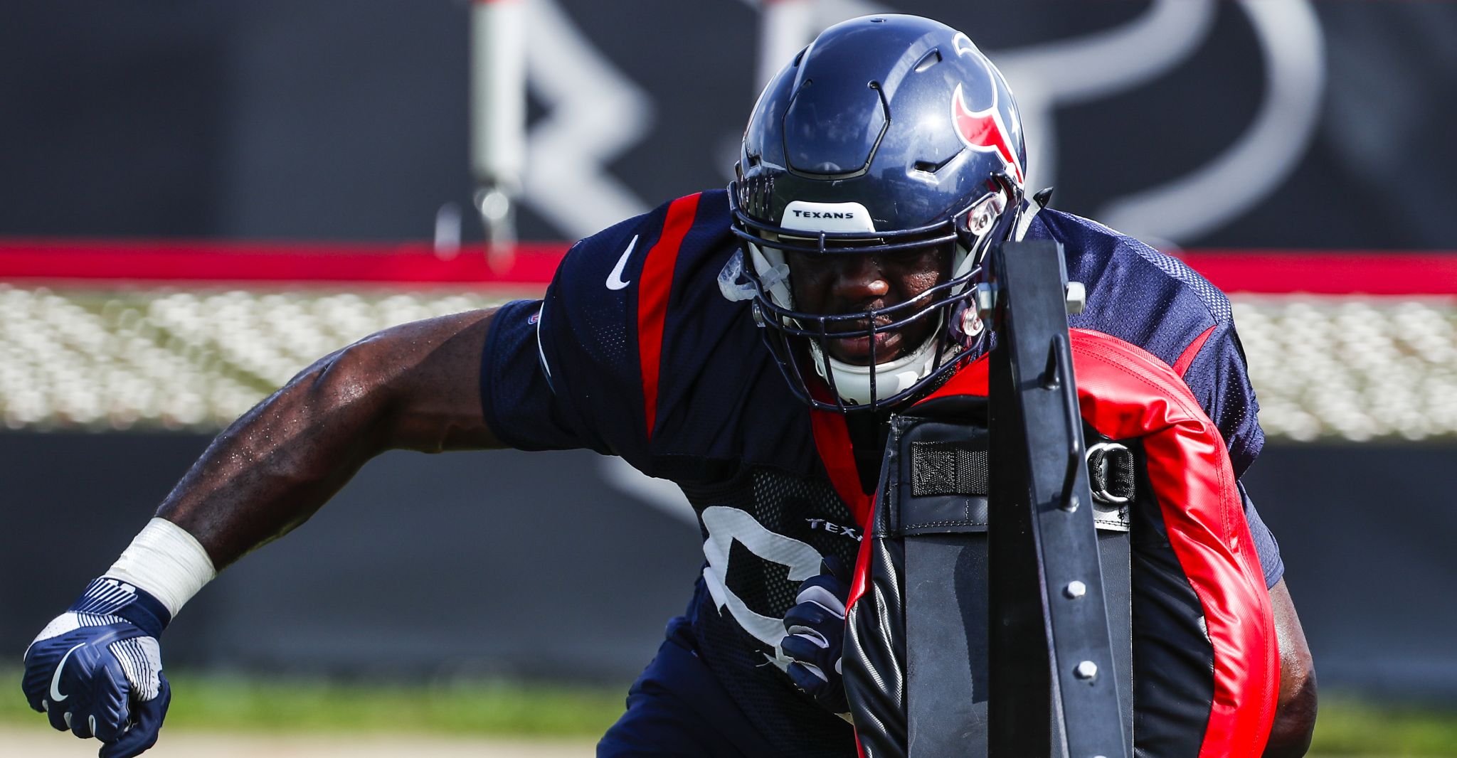 Texans' Roderick Johnson steps in at right tackle