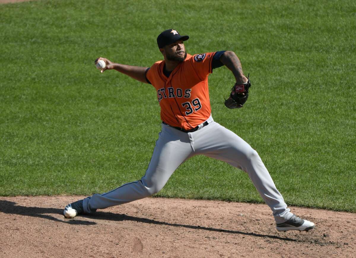 Astros blast Royals to cap sweep